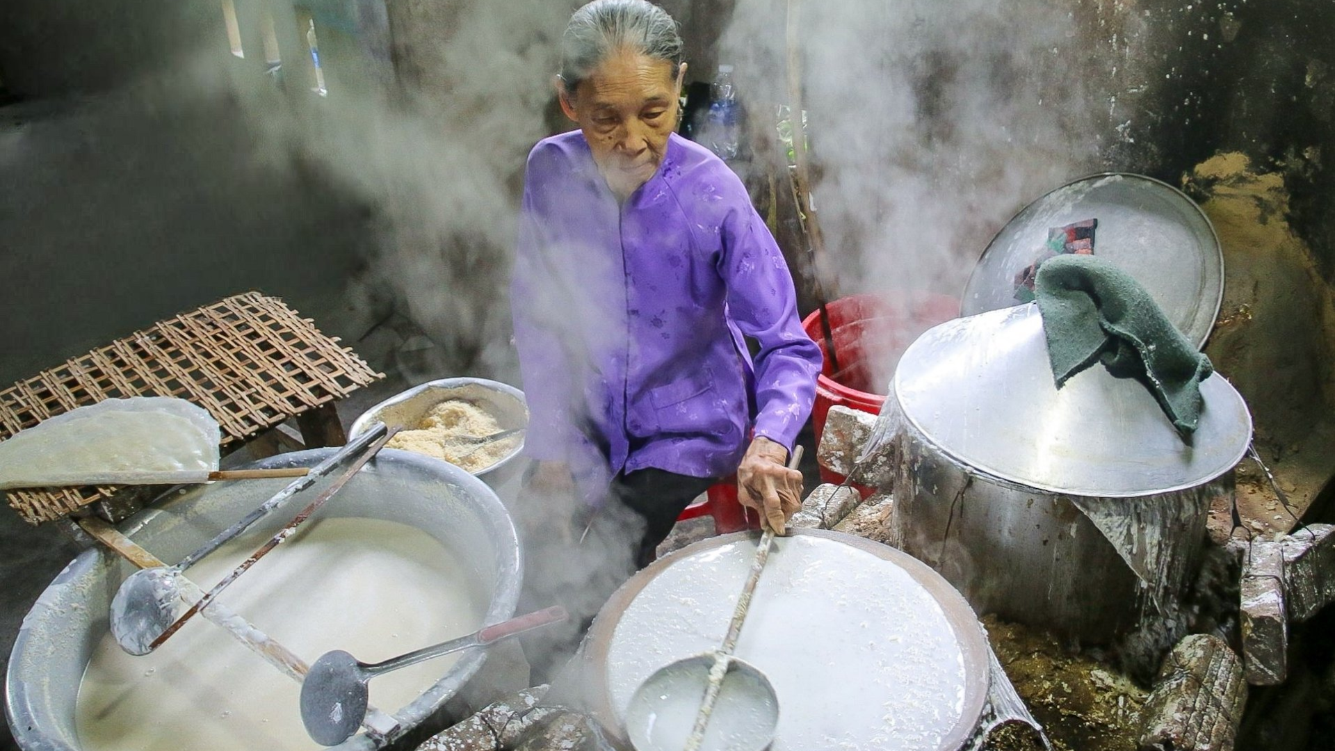 Discover the 500-year-old Tuy Loan rice paper village