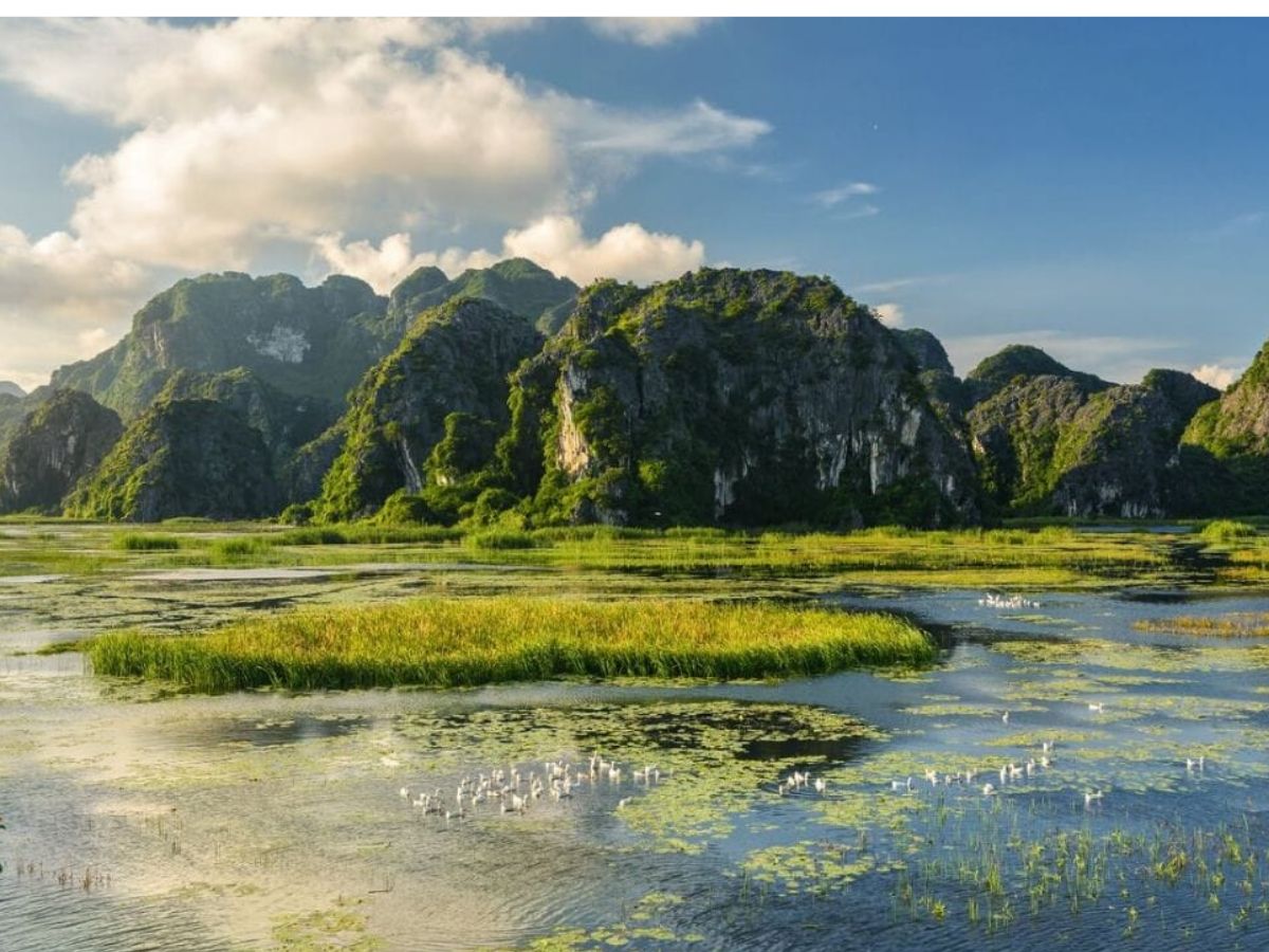 Đầm Vân Long Ninh Bình vịnh không sóng từng có trong phim bom tấn