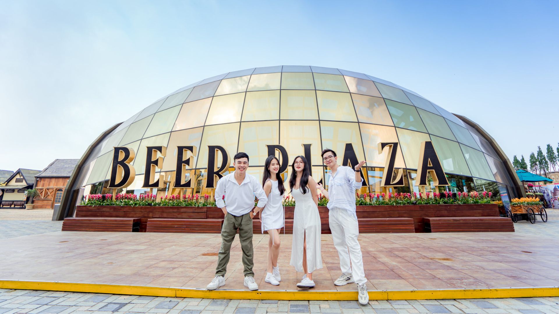 Nhà hàng buffet Beer Plaza Bà Nà: Vị bia mát lạnh giữa đỉnh cao Bà Nà ...