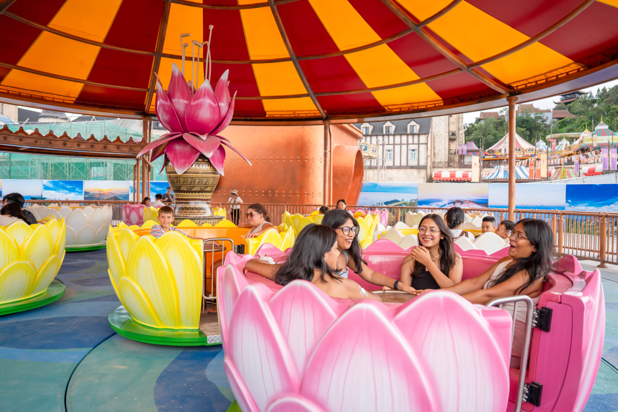 Trò chơi hoa bia xoay HOPS lần đầu có mặt tại Sun World Ba Na Hills ...